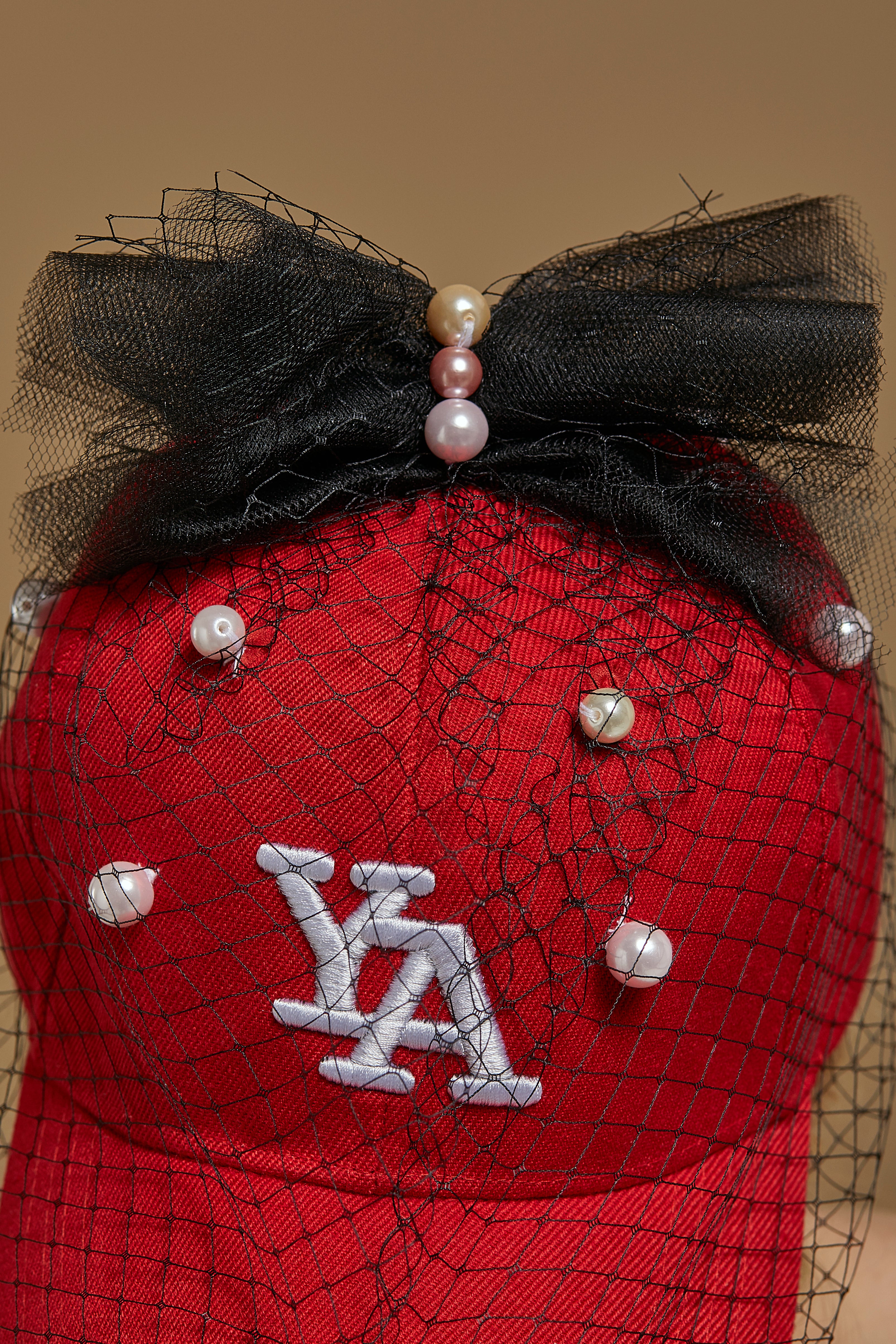 Red and Pearls baseball cap – Yuri Ahn